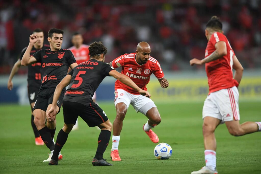 Internacional vs Athletico Paranaense: ¡3 pronósticos 100% gratis + Sorpresas!
