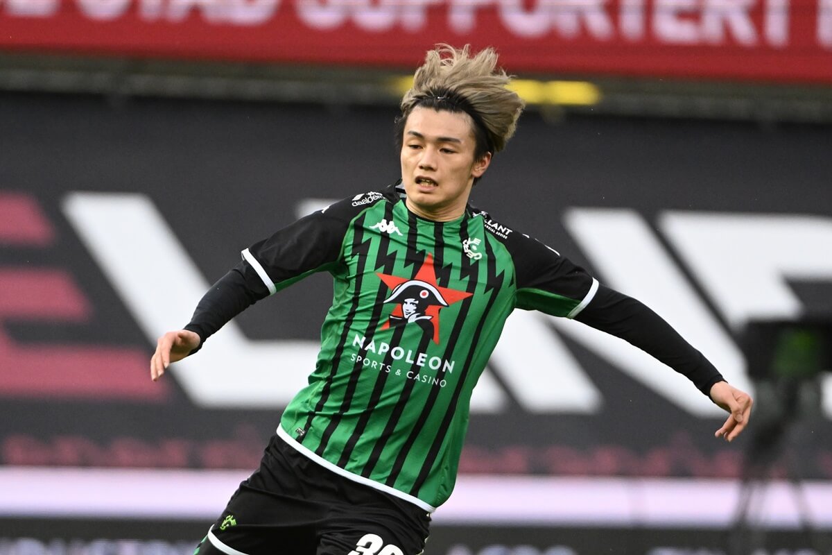 OFICIAL: Ayase Ueda deja el Círculo de Brujas y se une al Feyenoord