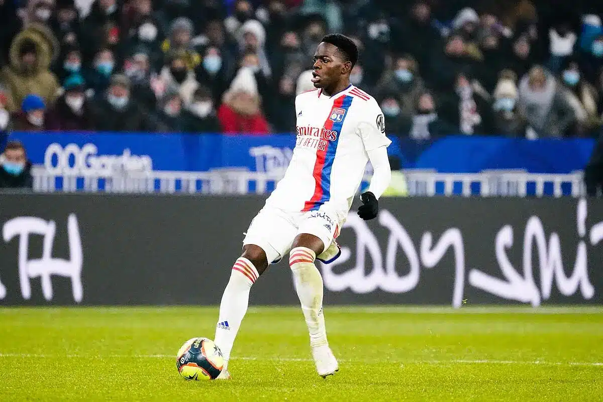 ¡OFICIAL!: Castello Lukeba dejó el Lyon y se fue al Leipzig