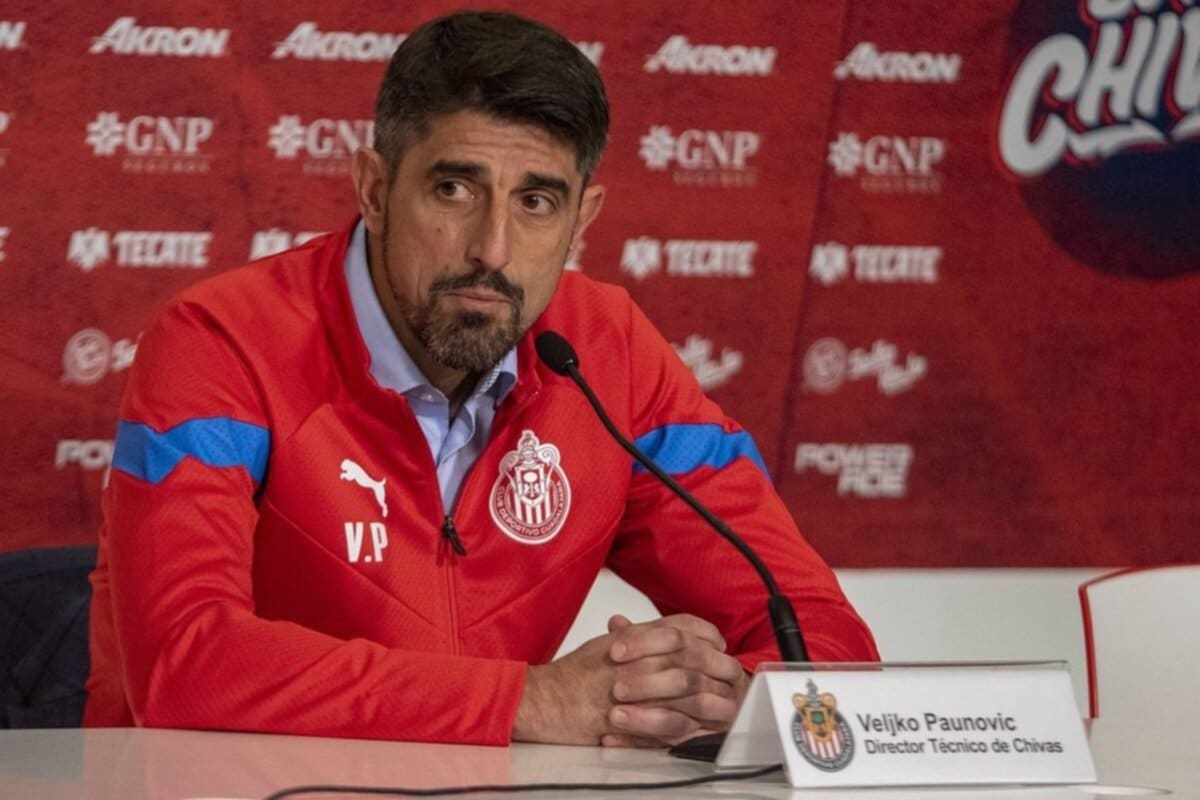 ¿Chivas se quedará sin DT? Razones que empujan a Paunovic