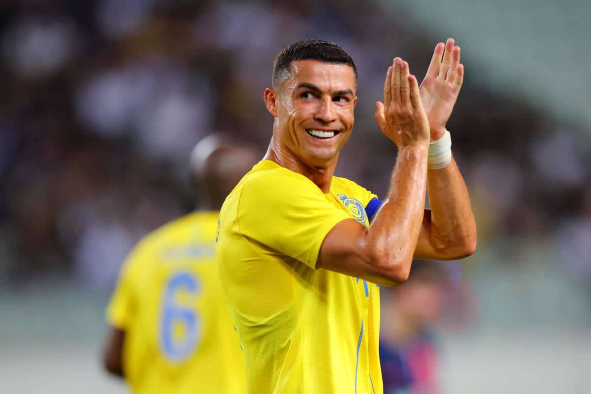 Cristiano Ronaldo celebró sus 1200 partidos oficiales con gol y asistencia