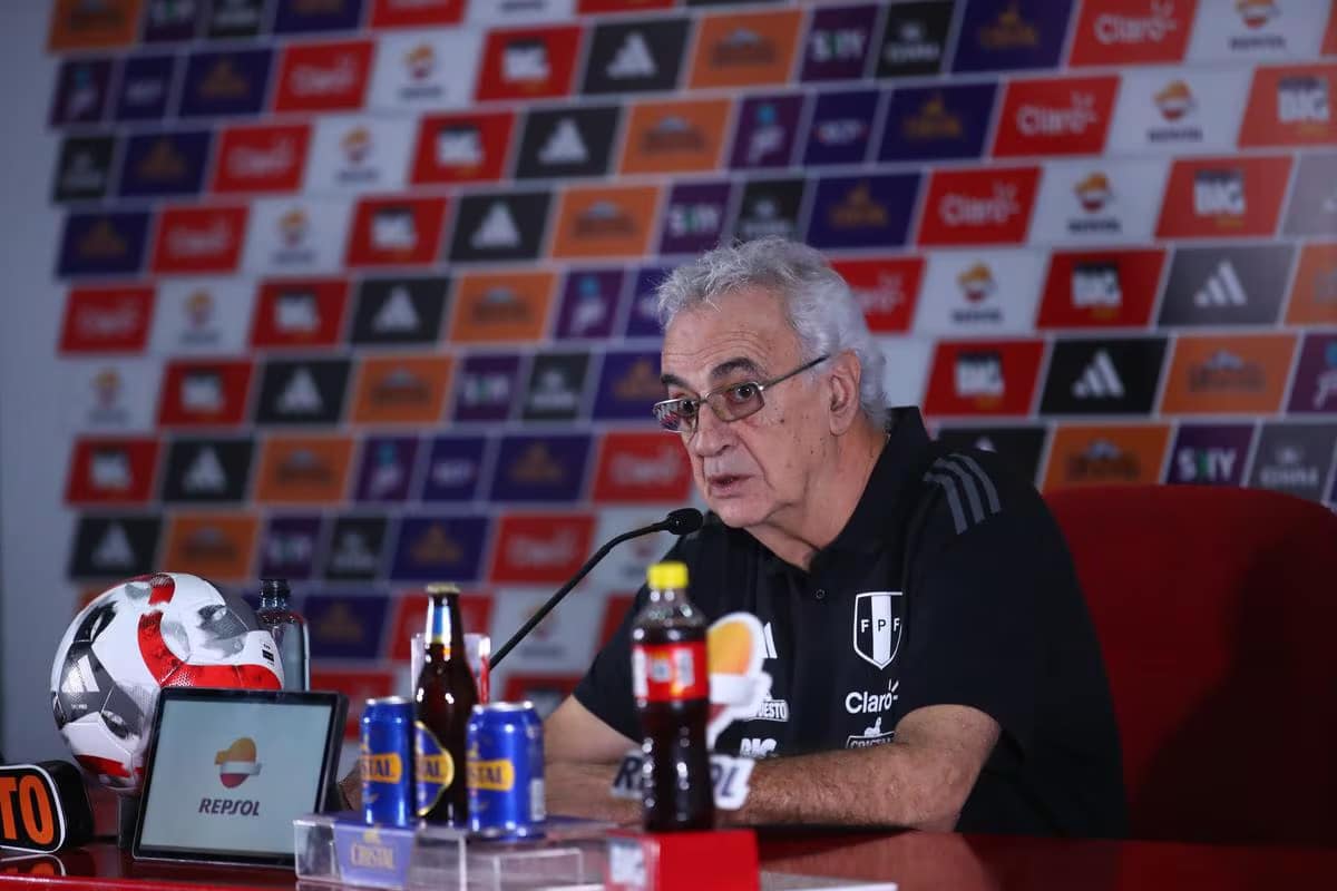 Jorge Fossati presentó su lista para a Copa América