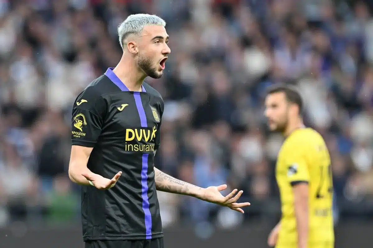 ¿Nuevo defensor? Juventus desea a Zeno Debast